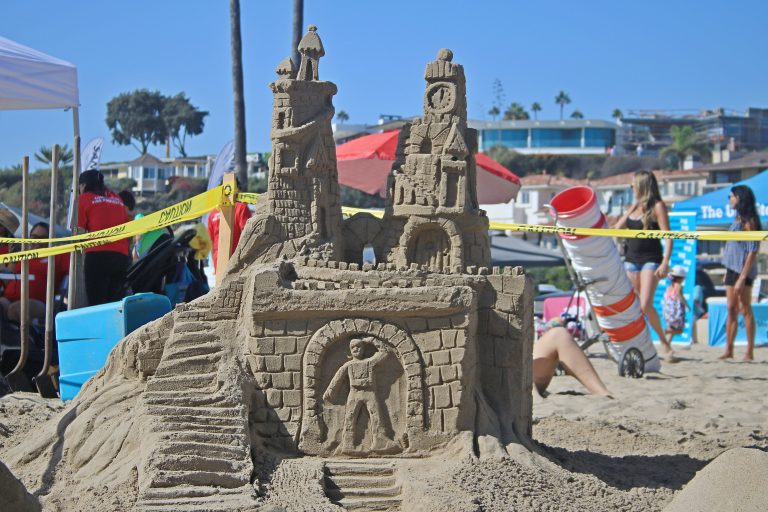 Participants, Spectators ‘Have a Ball’ at Sandcastle Contest - Newport ...