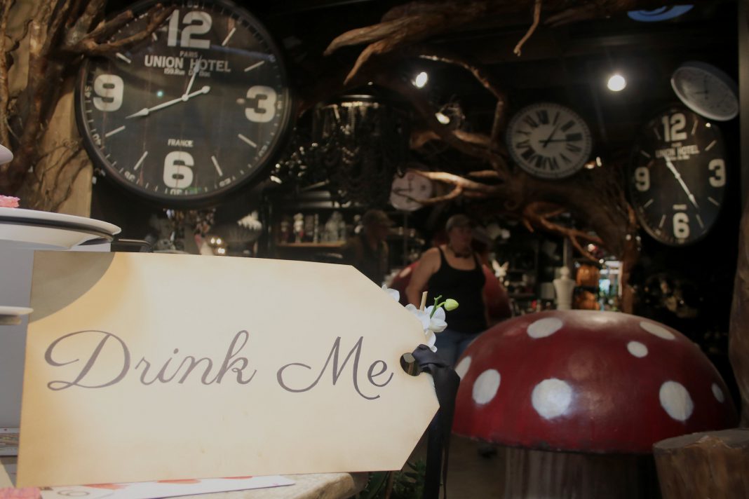 Experience ‘Malice in Wonderland’ at Roger’s Gardens - Newport Beach News