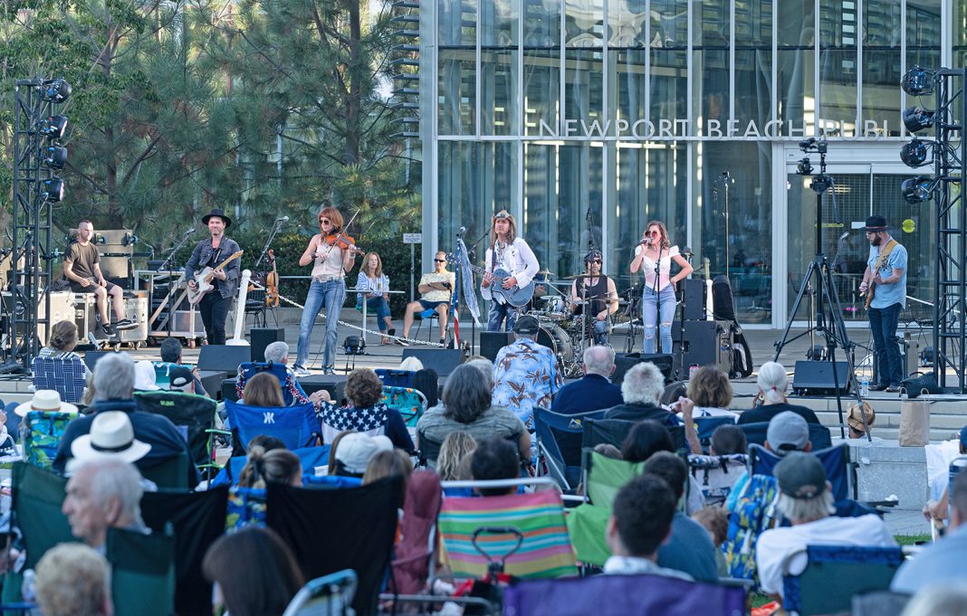 Concerts on the Green Draw Hundreds of Music Fans - Newport Beach News