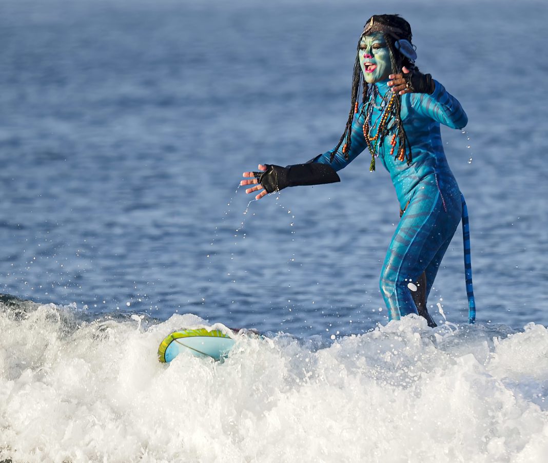 More Than 100 Costumed Surfers Rode the Waves for the Annual Blackies ...